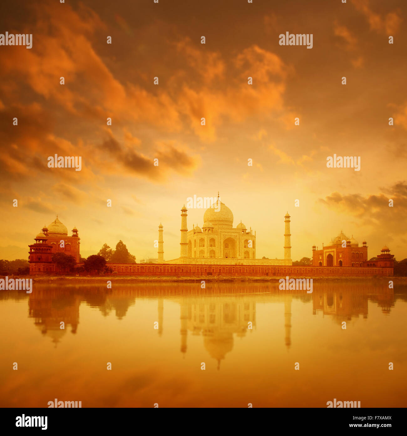 Taj Mahal in Agra, India on sunrise Stock Photo - Alamy