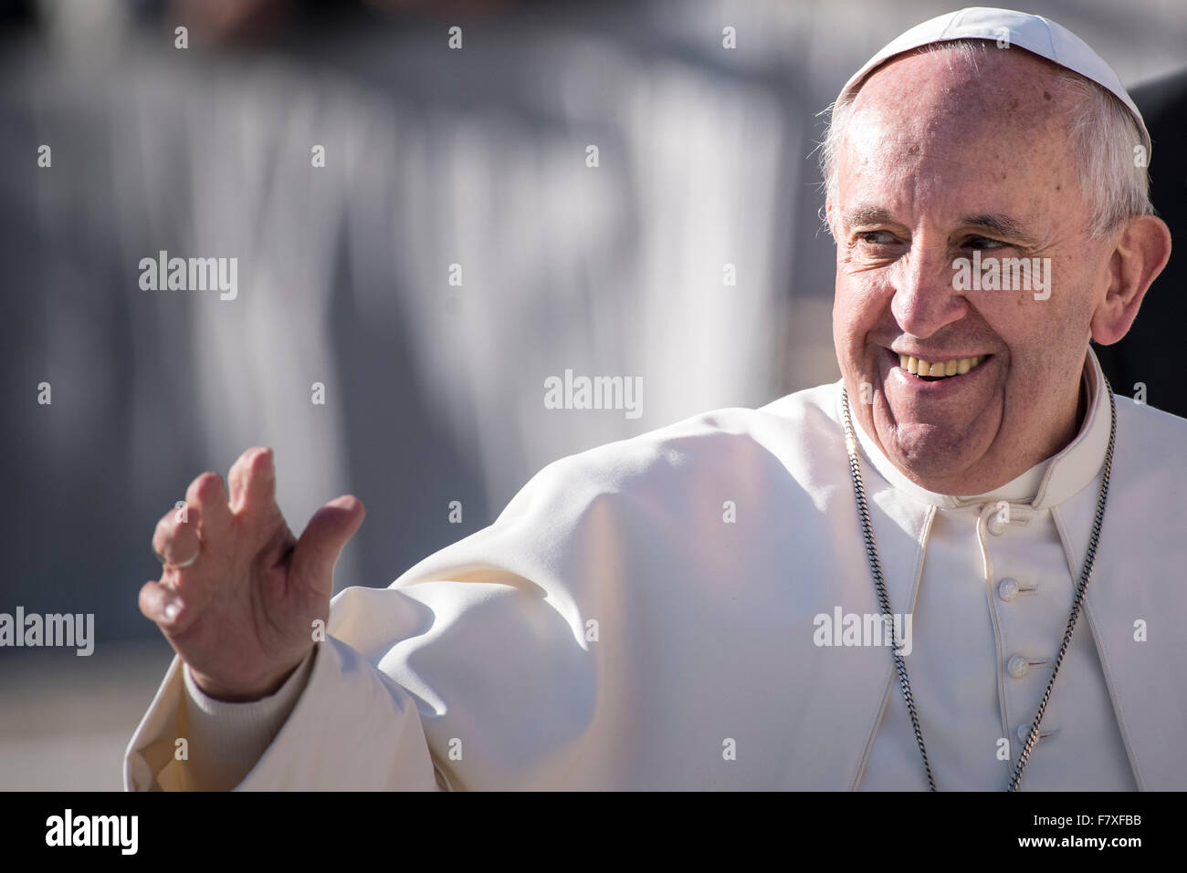 Vatican, Vatican City. 2nd Dec, 2015. Pope Francis smile at the crowd ...