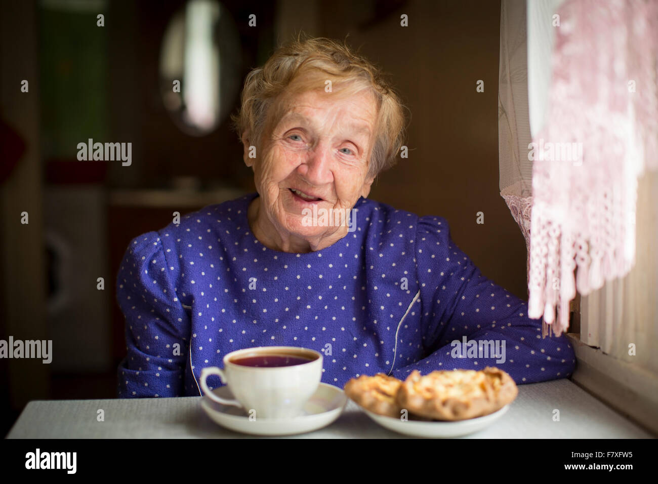 Mature woman tea hi-res stock photography and images - Alamy