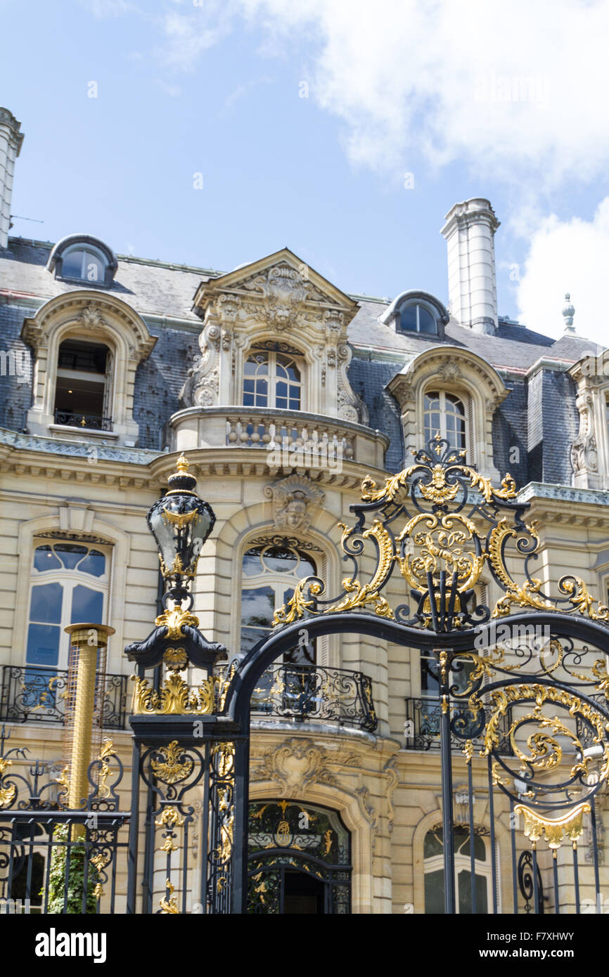 Historic building in Paris France Stock Photo - Alamy