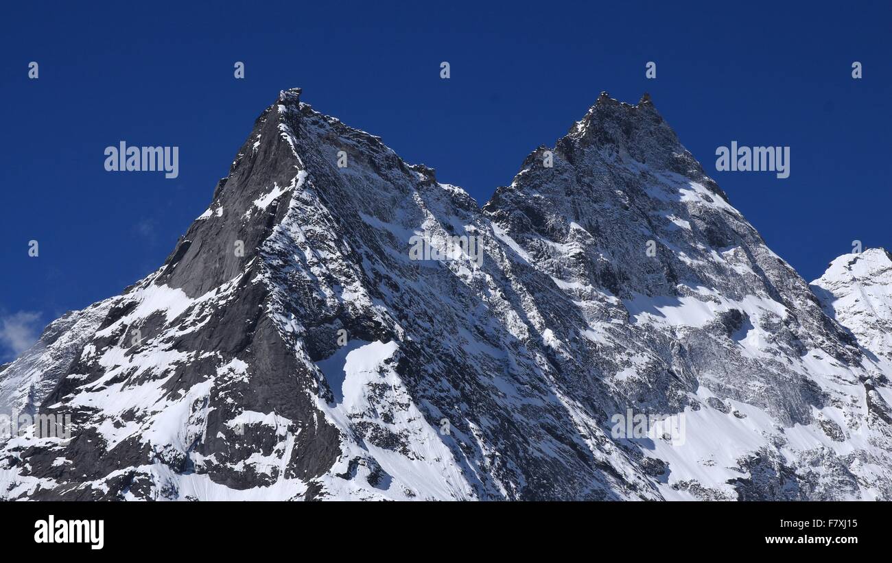 Pointed mountain peaks Stock Photo - Alamy