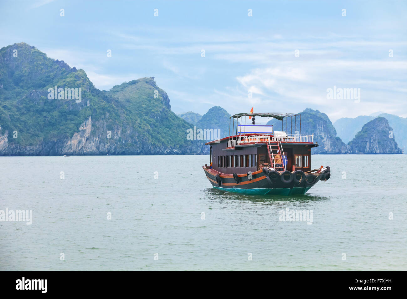 Vietnam yacht hi-res stock photography and images - Alamy