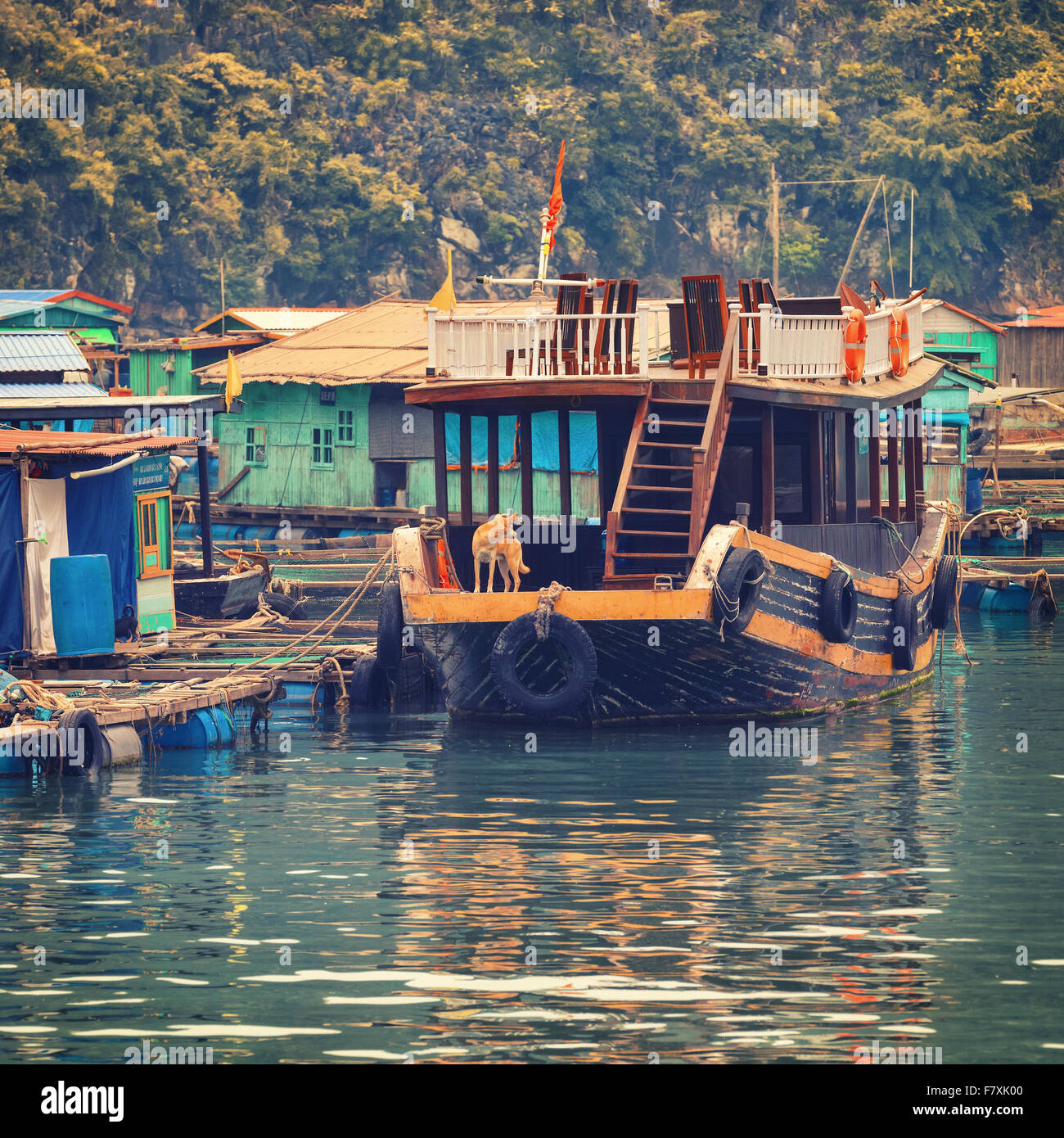 Asian floating village hi-res stock photography and images - Alamy