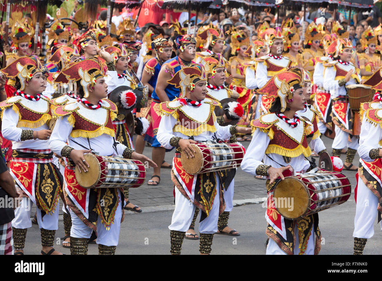 Balinese artists take parts during the opening parade of the 2015 Bali ...