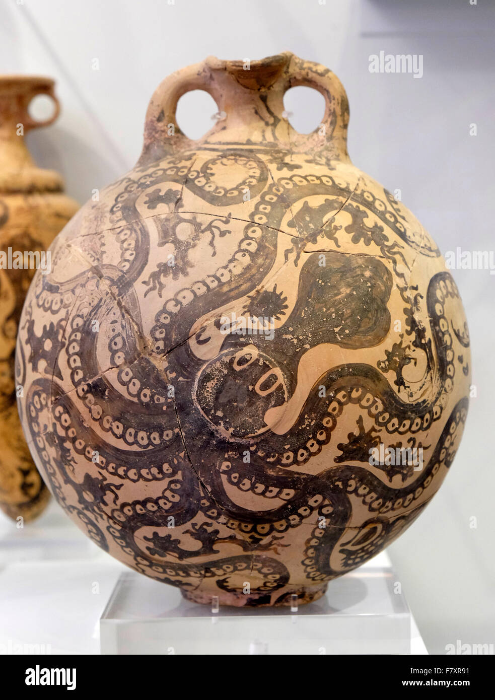 Minoan octopus pottery hi-res stock photography and images - Alamy