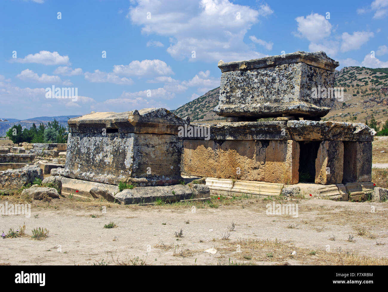 Necropolis Ancient Graveyard Tombs Hierapolis Roman Ruin Pamukkale ...