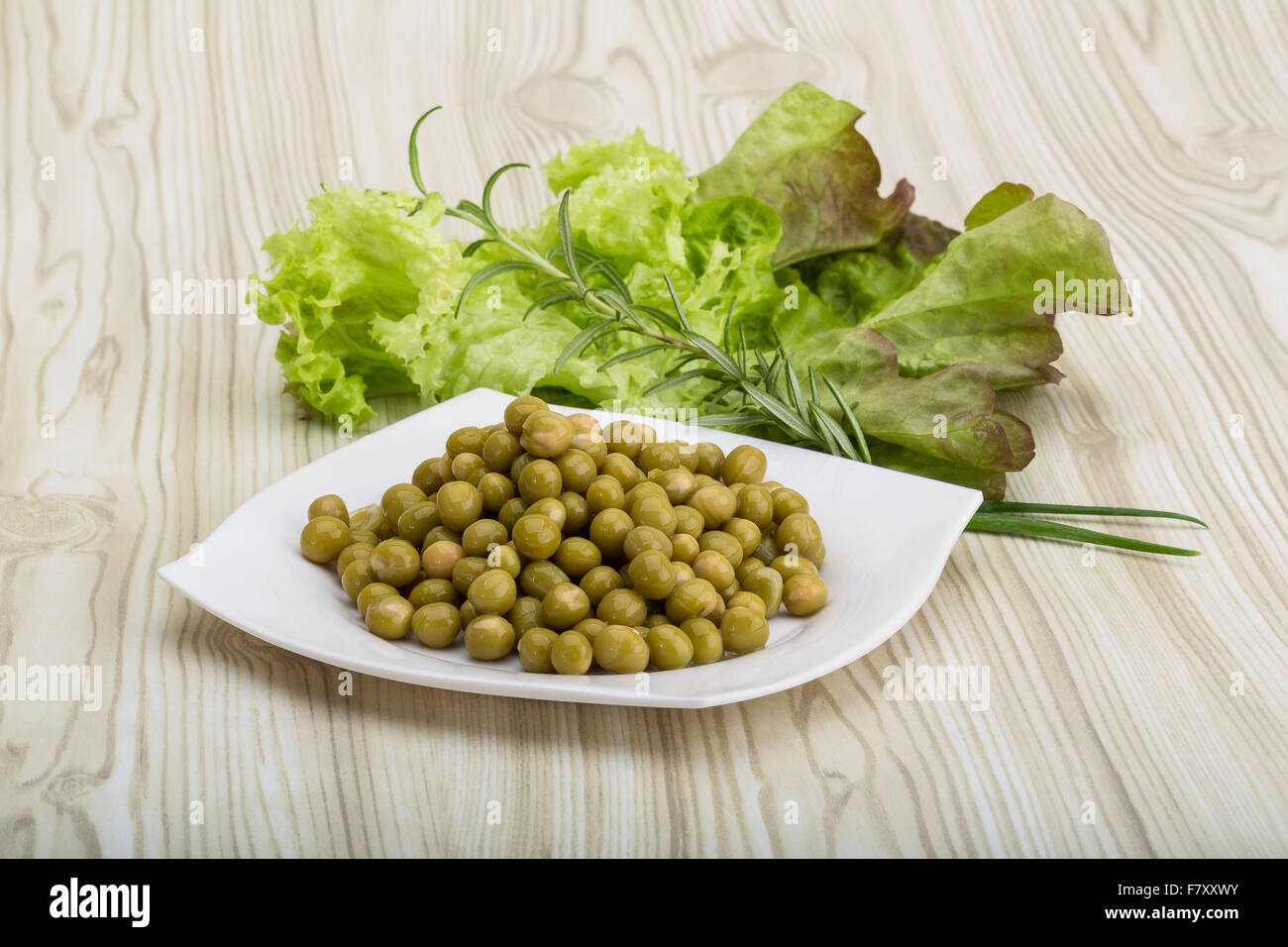 Marinated peas - in the bowl with salad leaves Stock Photo - Alamy
