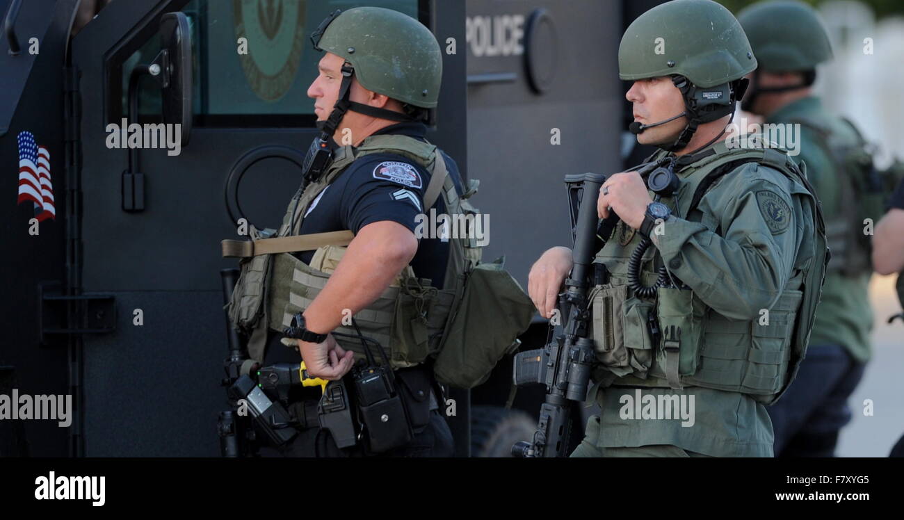San Bernardino, California, USA. 2nd Dec, 2015. Heavily armed police ... San Bernardino, California, USA. 2nd Dec, 2015. Heavily armed police ...