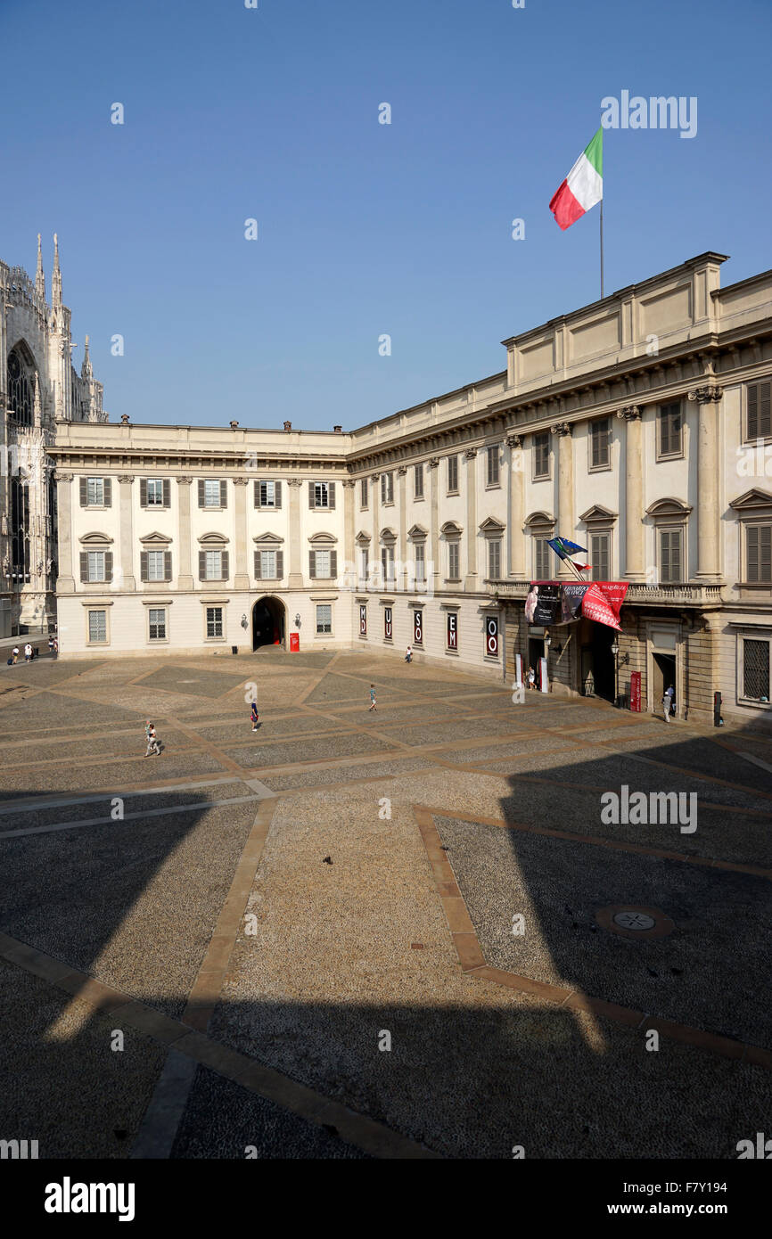 Royal Palace of Milan Palazzo Reale di Milano by Cathedral Square ...