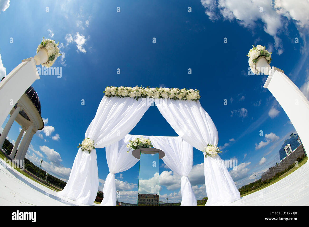 wedding flower decoration arc Stock Photo - Alamy