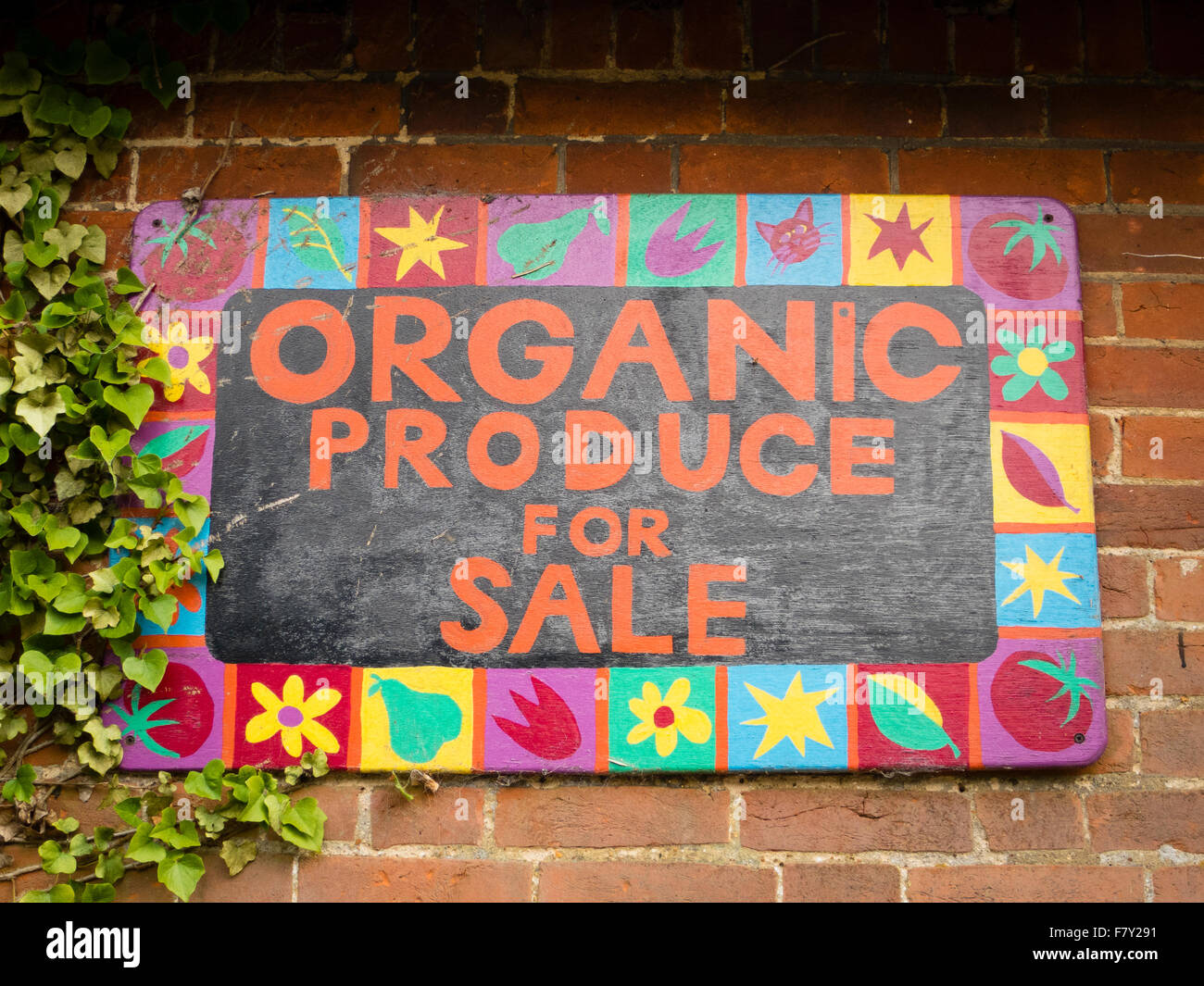 Organic produce for sale sign Stock Photo - Alamy