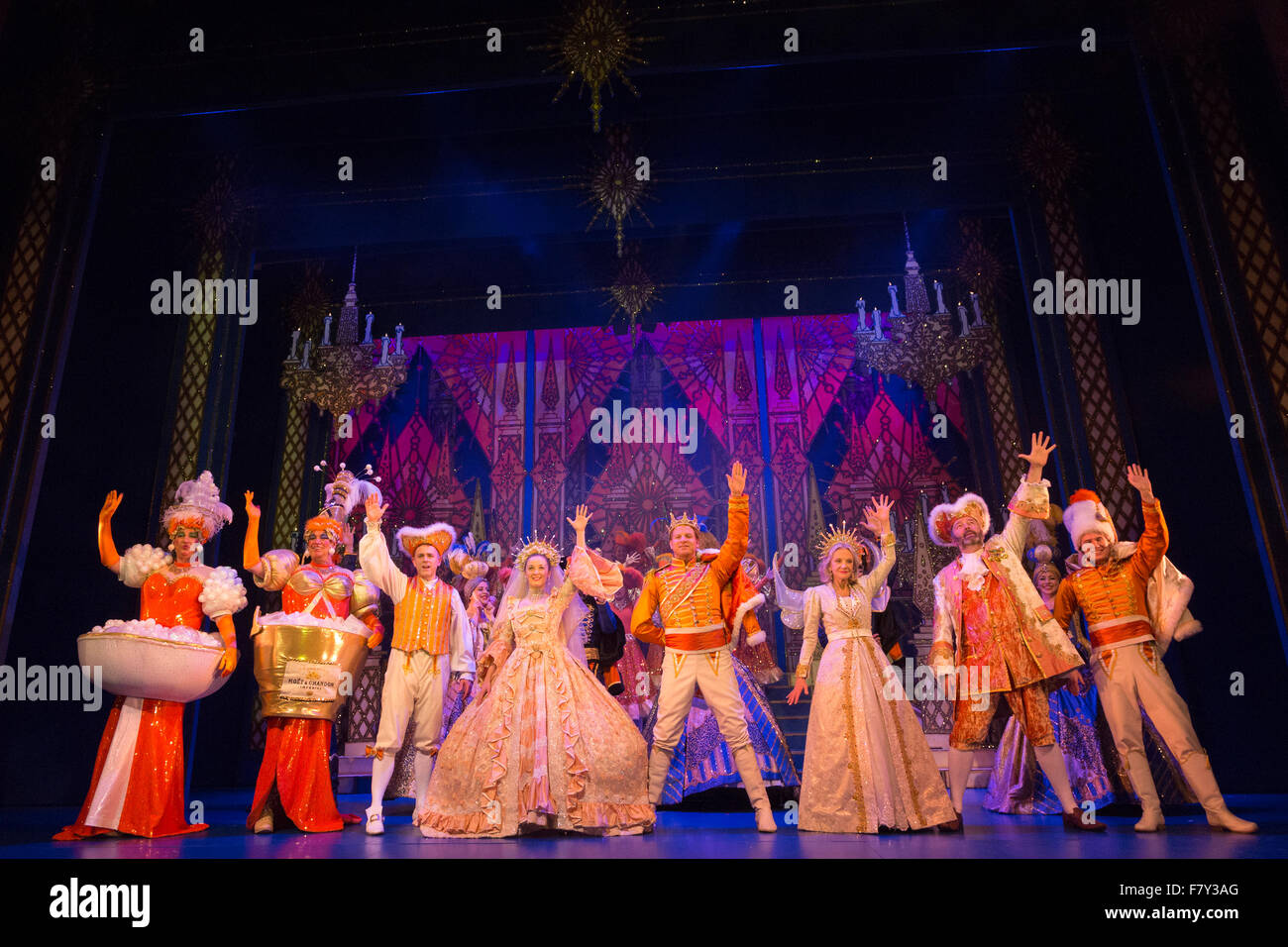Richmond, London, UK. 3rd Dec, 2015. L-R: Matthew Rixon and Matthew ...