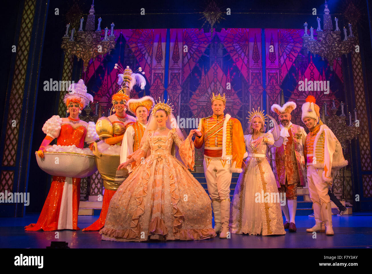 Richmond, London, UK. 3rd Dec, 2015. L-R: Matthew Rixon and Matthew ...