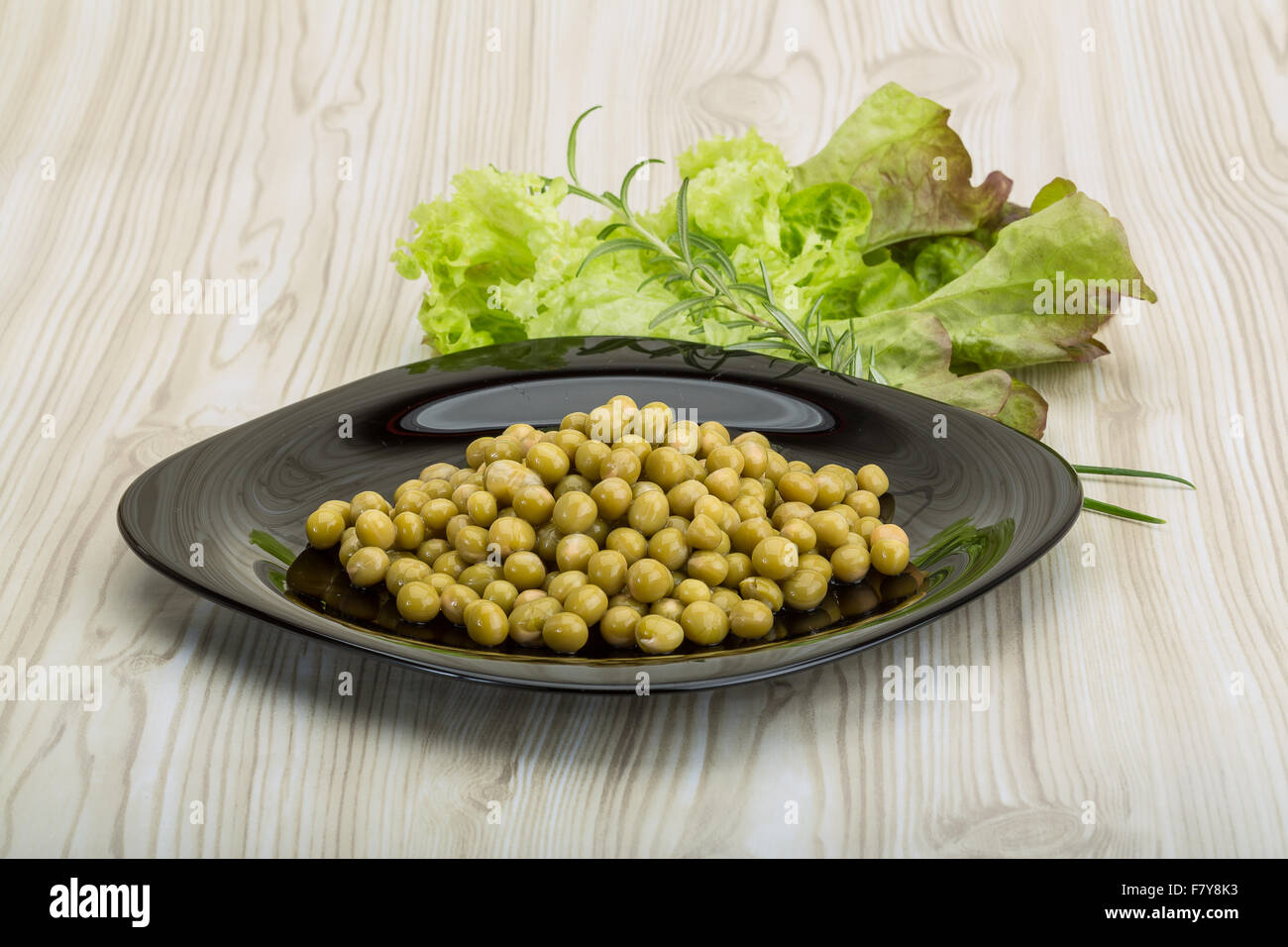 Marinated peas - in the bowl with salad leaves Stock Photo - Alamy