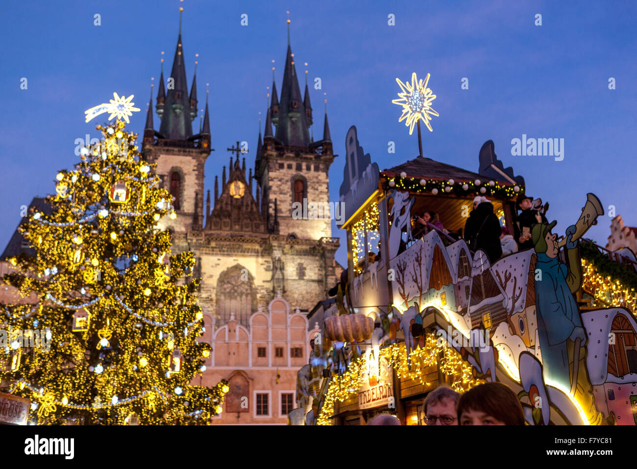 Prague Christmas market, Old Town Square, Christmas market and tree ...