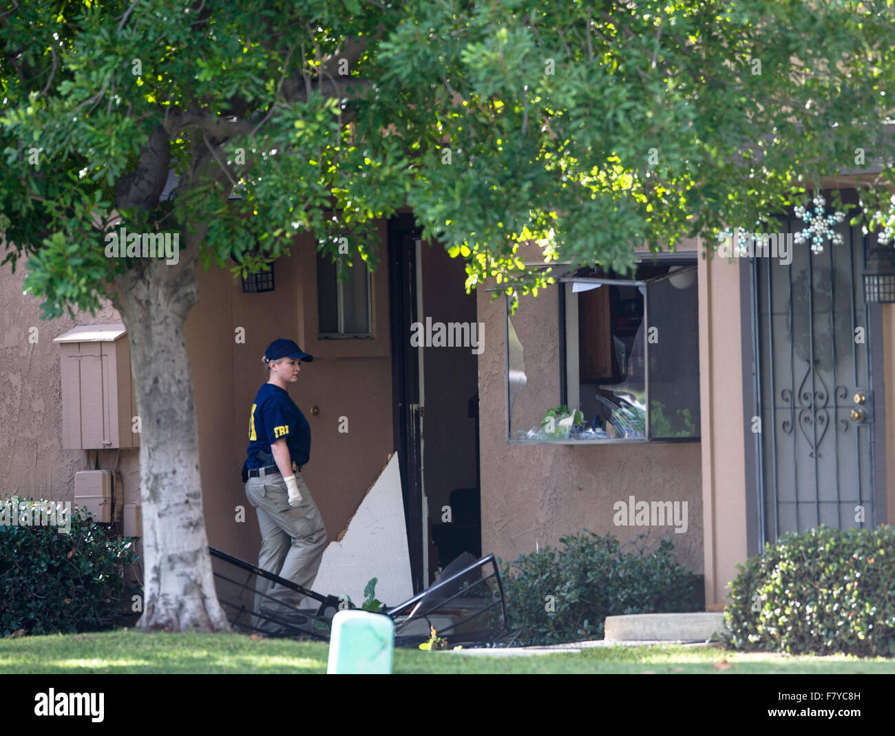 San Bernardino, California, USA. 3rd Dec, 2015. A FBI agent enters the ...