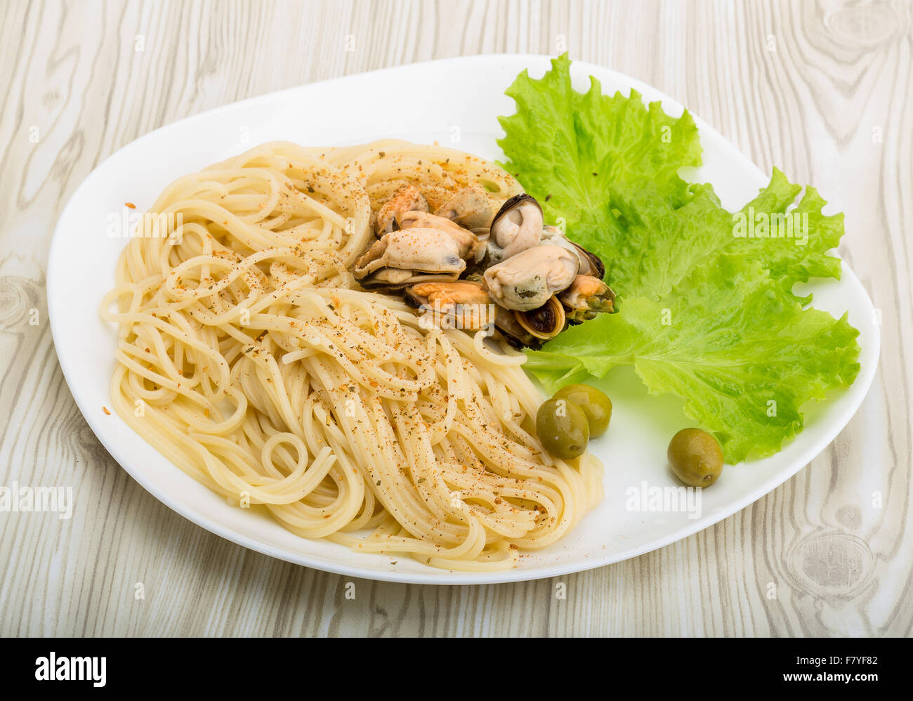 Spaghetti with mussels - famous seafood pasta Stock Photo - Alamy