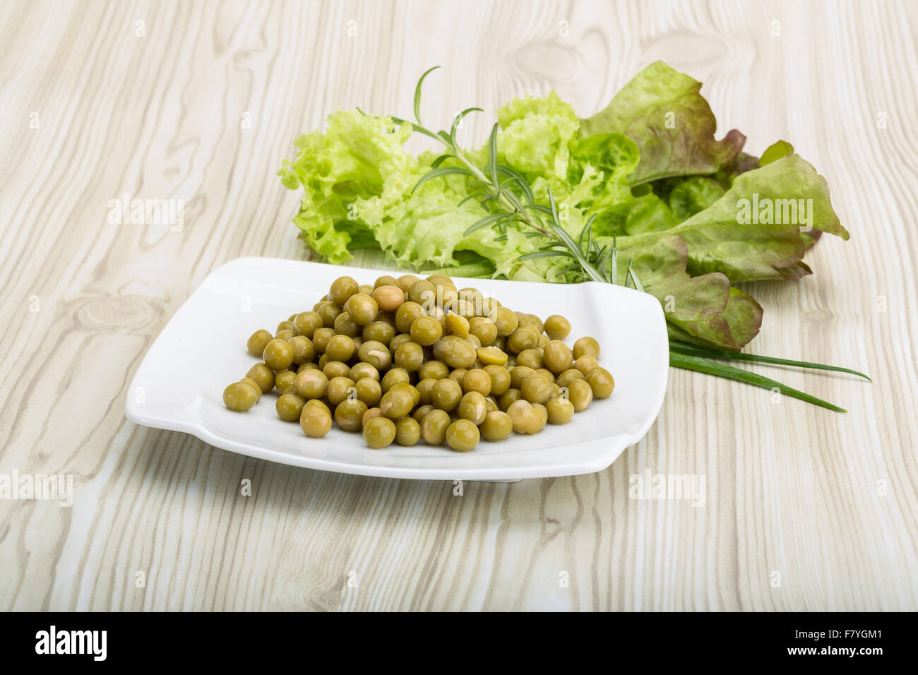 Marinated peas - in the bowl with salad leaves Stock Photo - Alamy