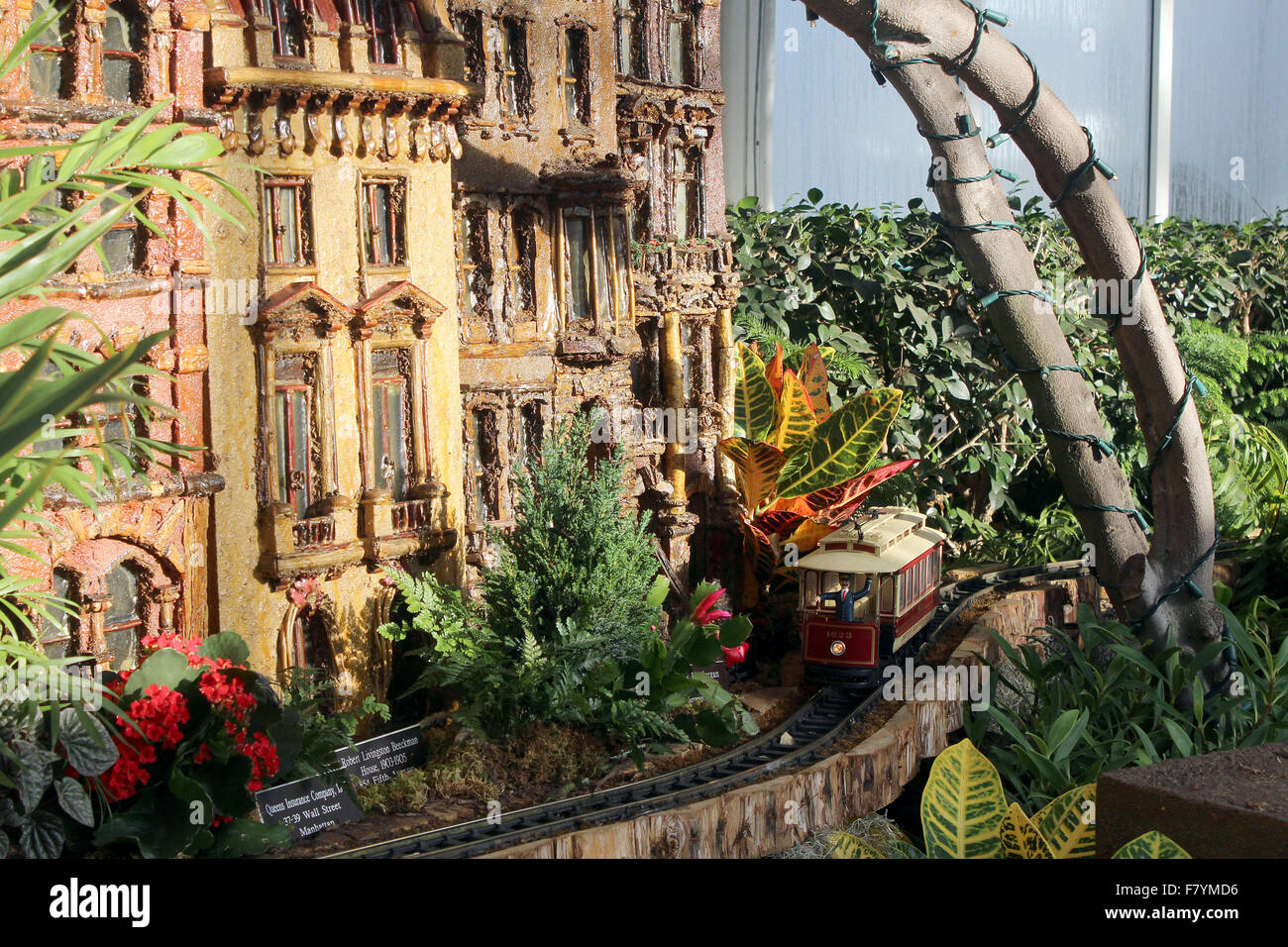 Model train botanical garden hi-res stock photography and images - Alamy