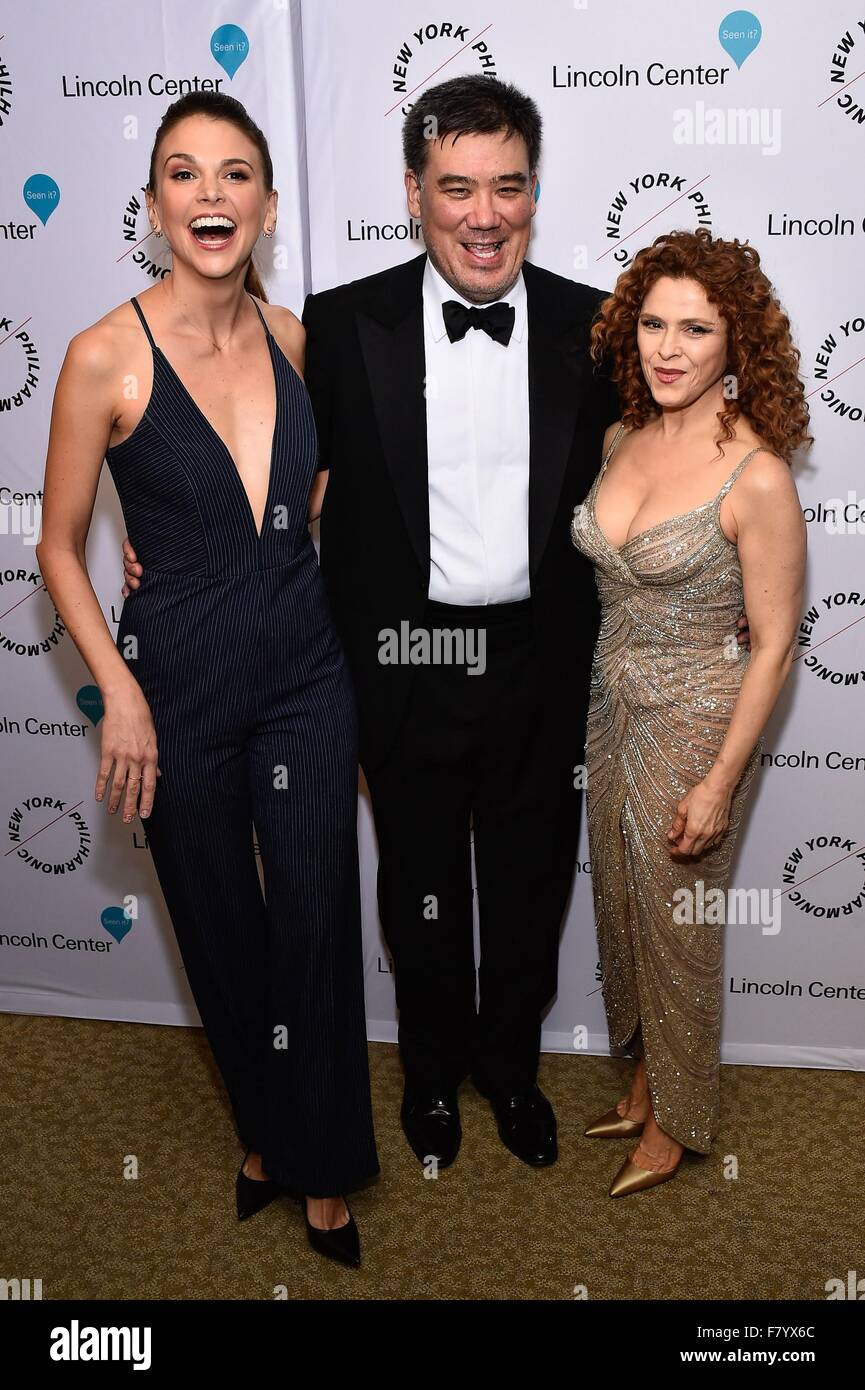 Sutton foster alan gilbert bernadette peters sinatra hi-res stock ...