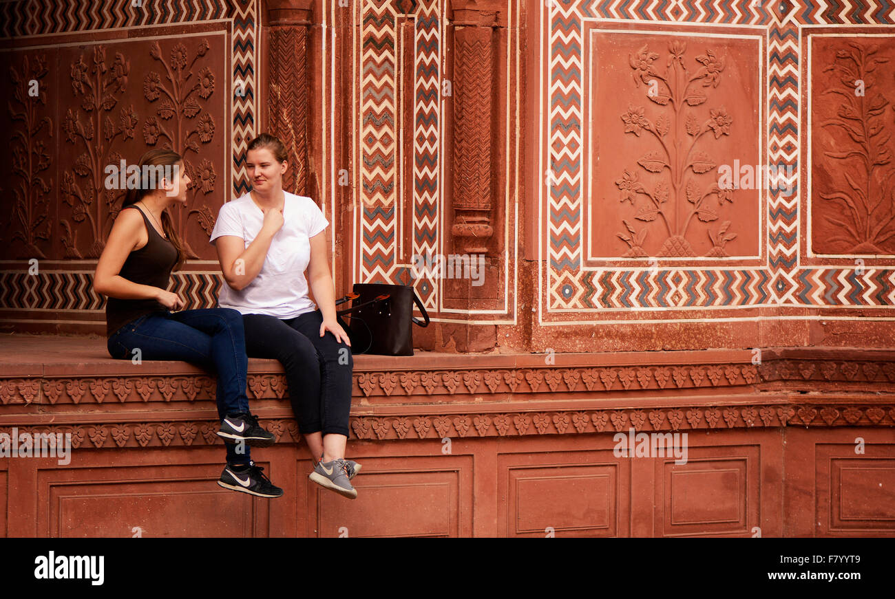 Two Foreign women at Taj Mahal Stock Photo - Alamy