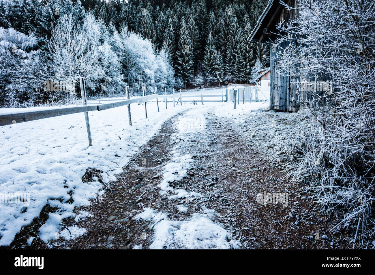 Rural footpath hi-res stock photography and images - Alamy