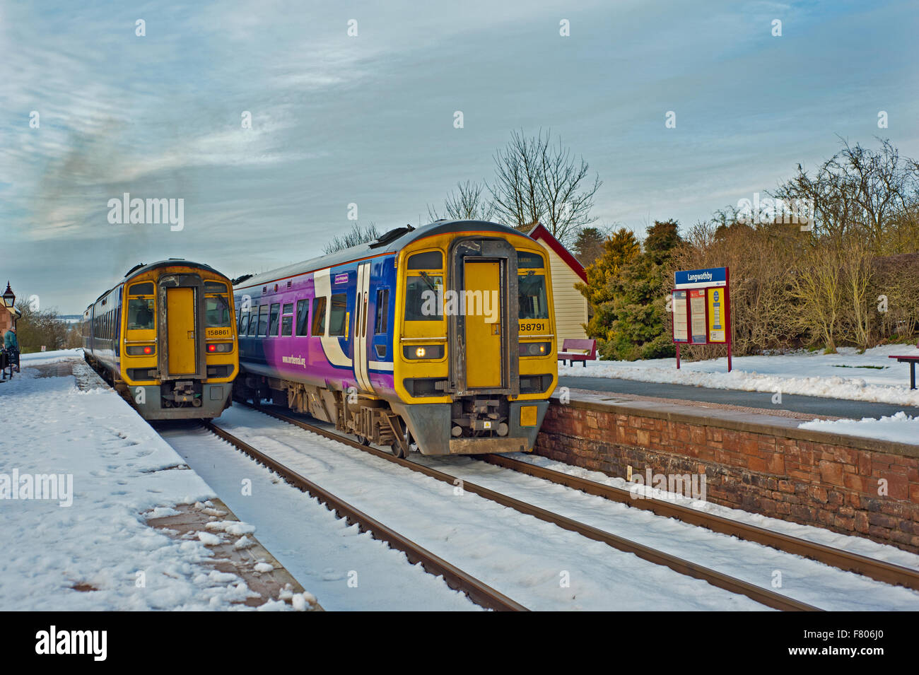158 class trains hi-res stock photography and images - Alamy