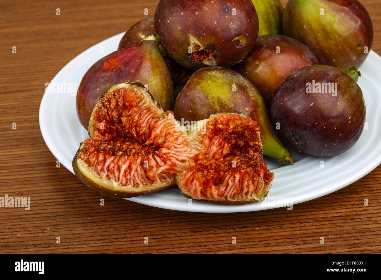 Fresh ripe Figs on the wood background Stock Photo - Alamy
