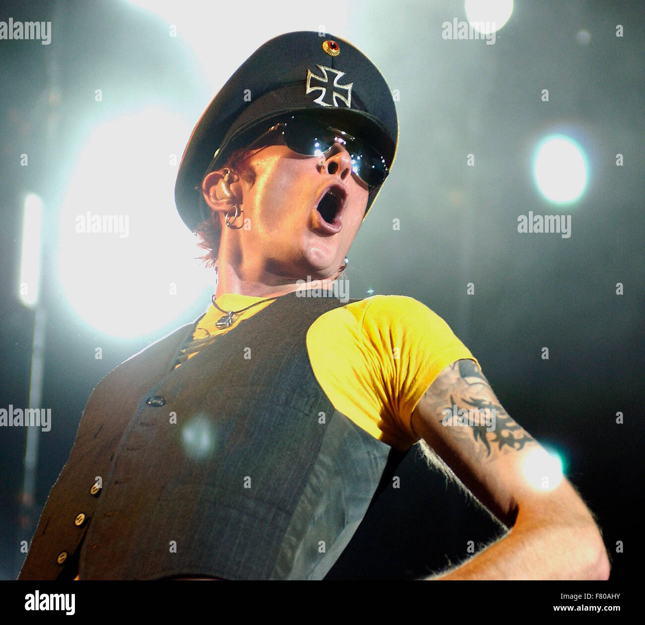 File. 3rd Dec, 2015. SCOTT WEILAND, best known as the lead singer for ...