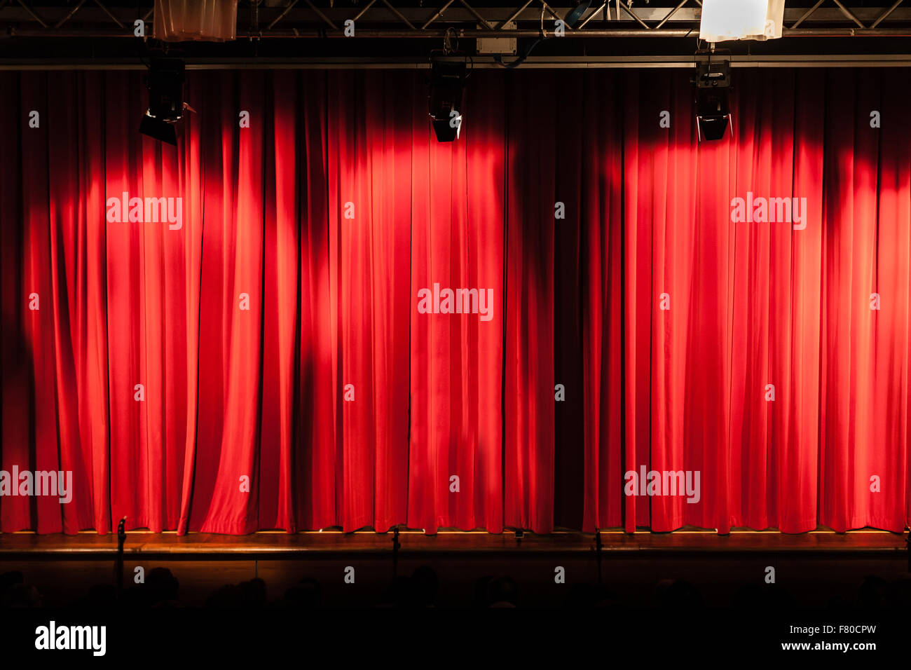 Spotlight stage red curtain hi-res stock photography and images - Alamy
