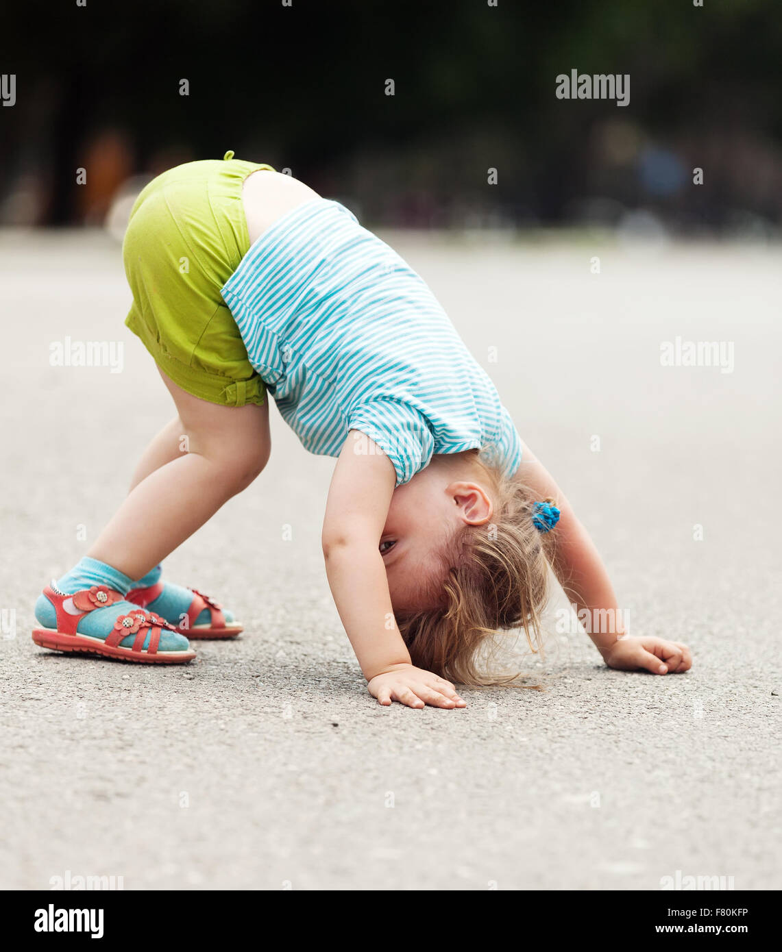 Chid feet hi-res stock photography and images - Alamy