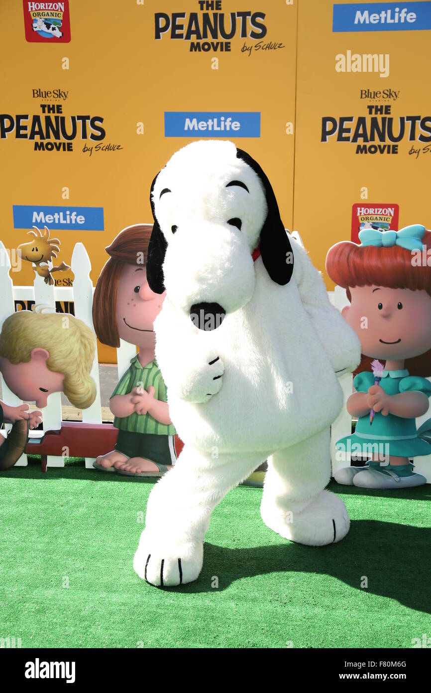 Premiere of 'The Peanuts Movie' - Arrivals Featuring: Snoopy Where: Los ...