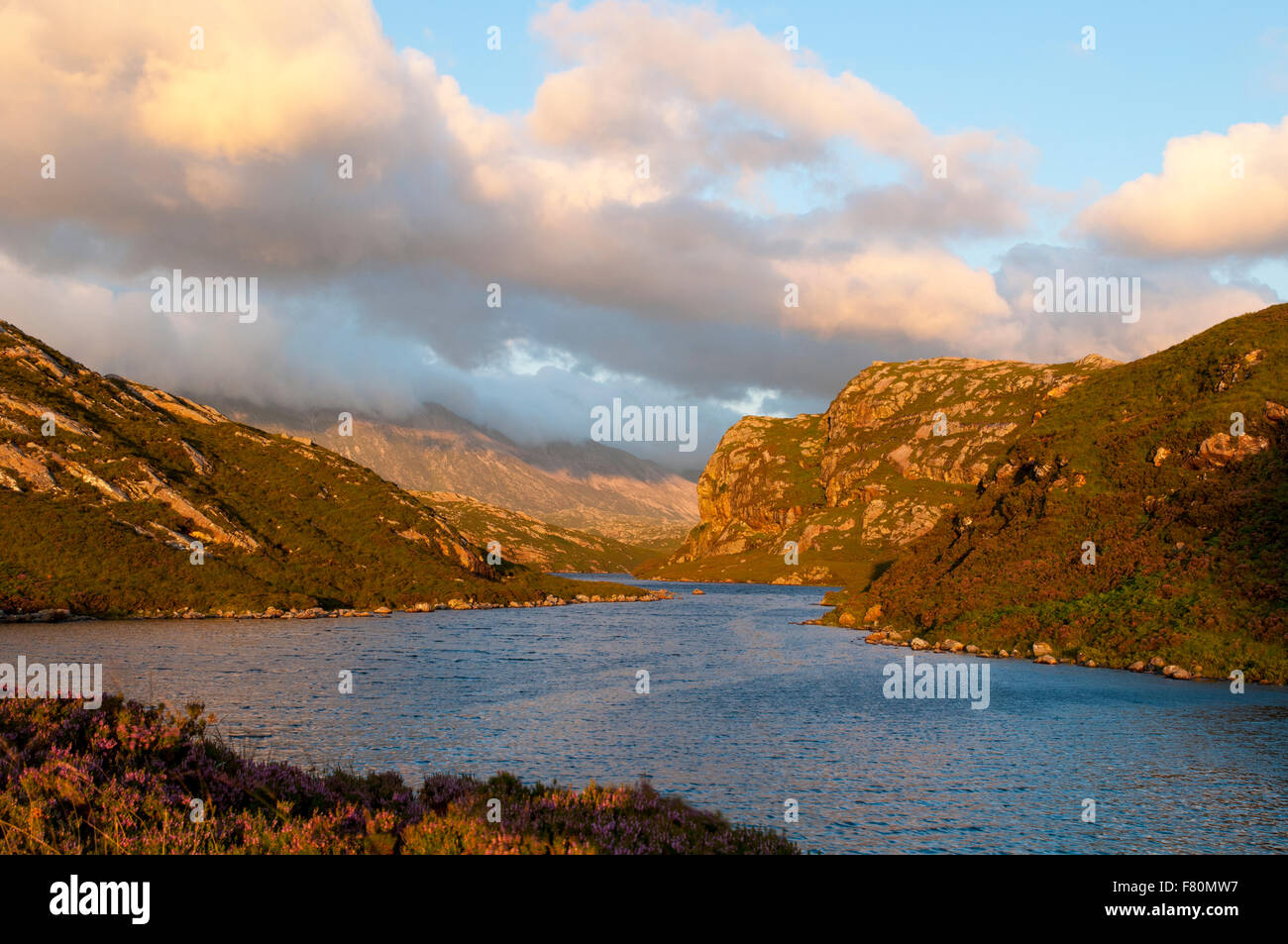 Loch na Thull in evening sunlight, Rhiconich, Sutherland, Scotland ...