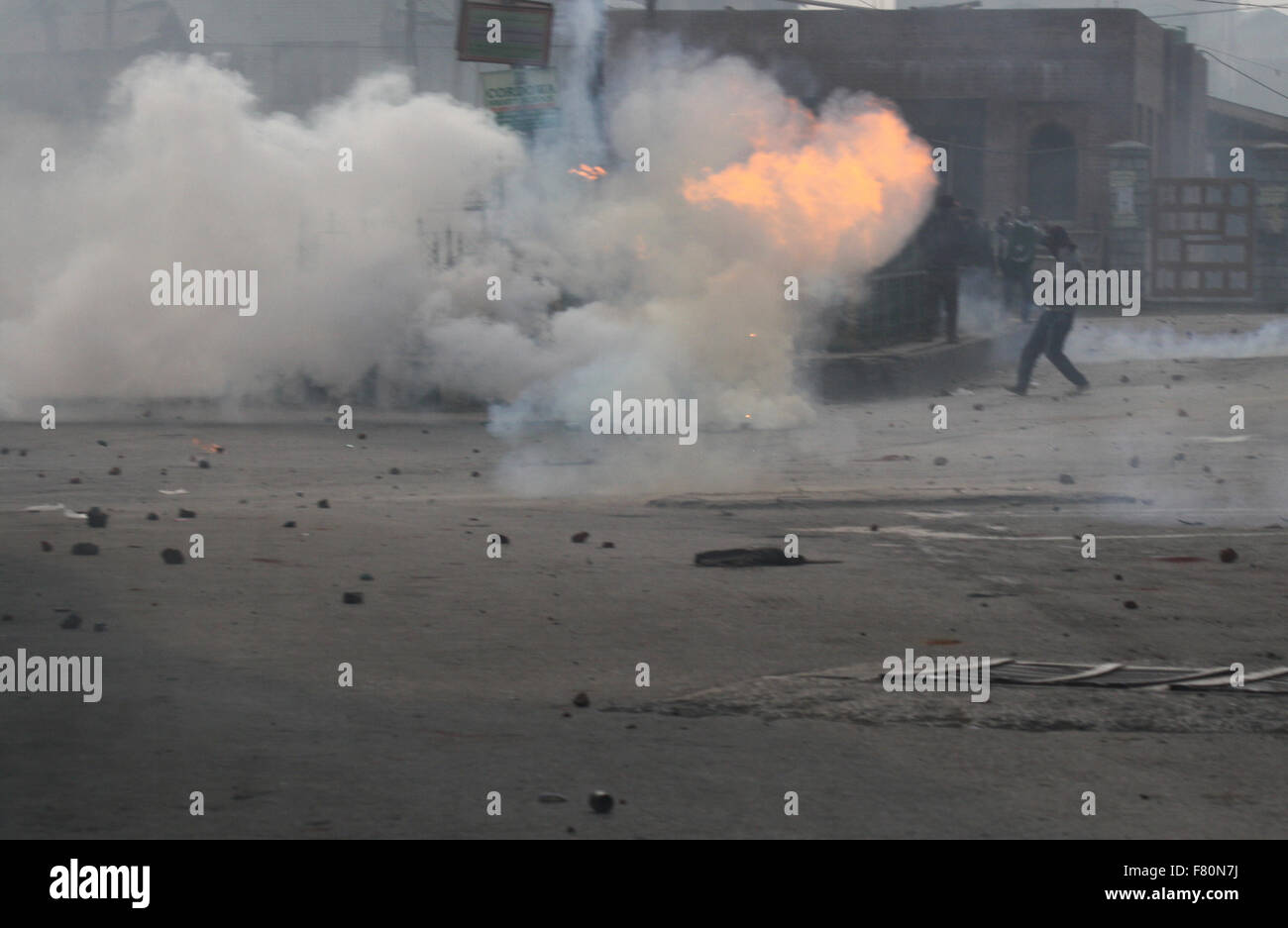 Exploded shells hi-res stock photography and images - Alamy