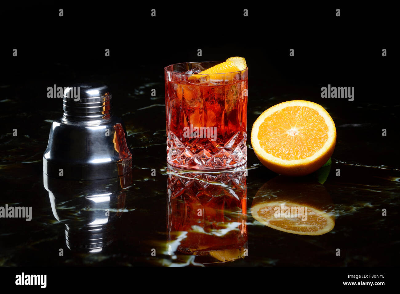 Negroni americano hi-res stock photography and images - Alamy