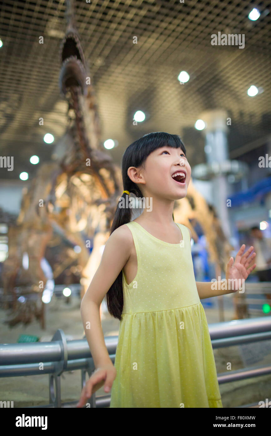 Little girl in museum hi-res stock photography and images - Alamy