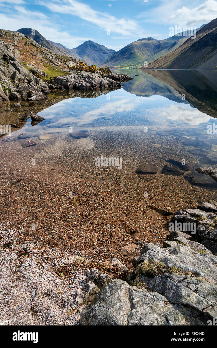 Stunning landscape of Wast Water and Lake District Peaks on Summer day ...