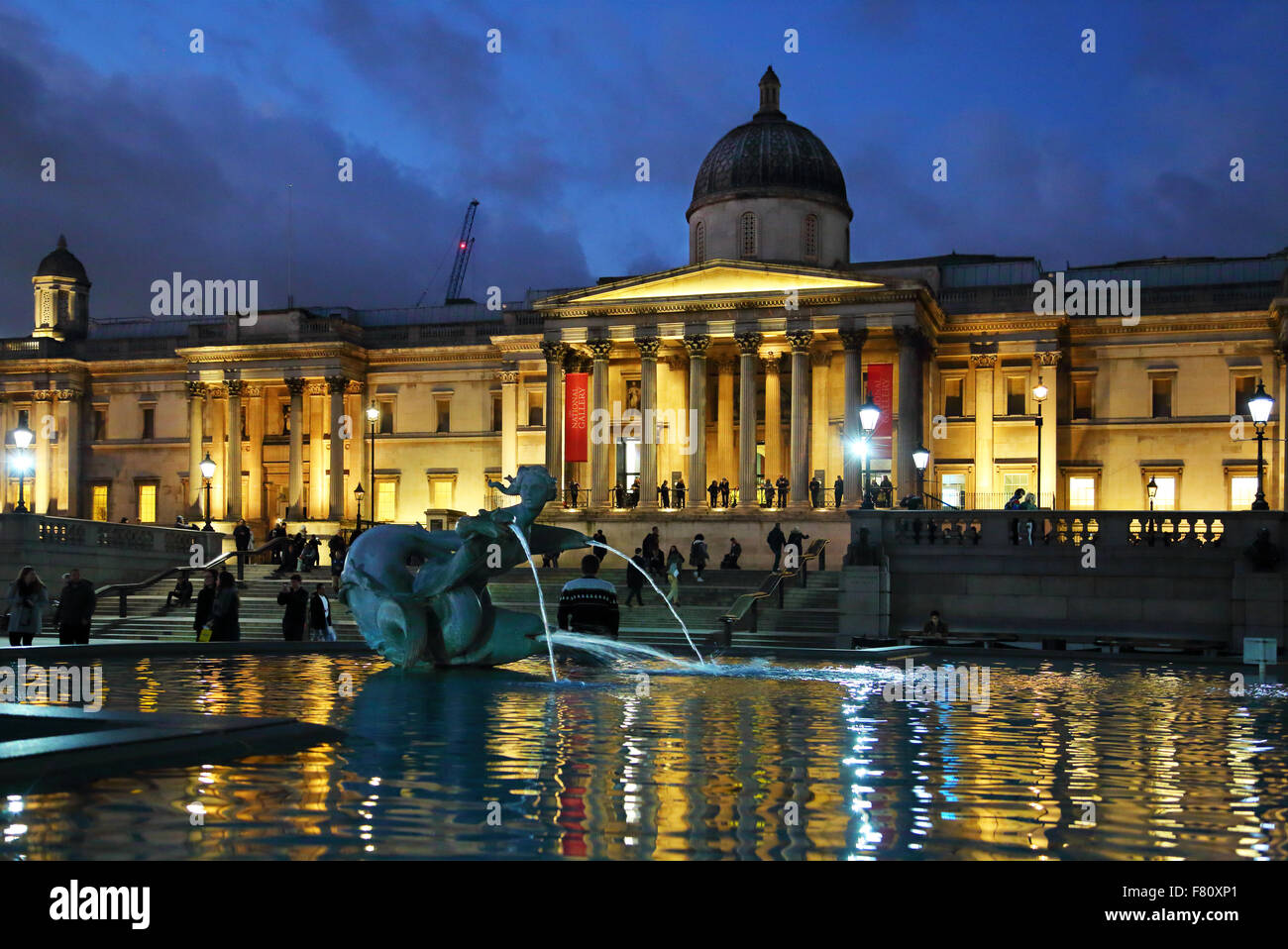 The National Gallery at night, Trafalgar Square, London, UK Stock Photo ...