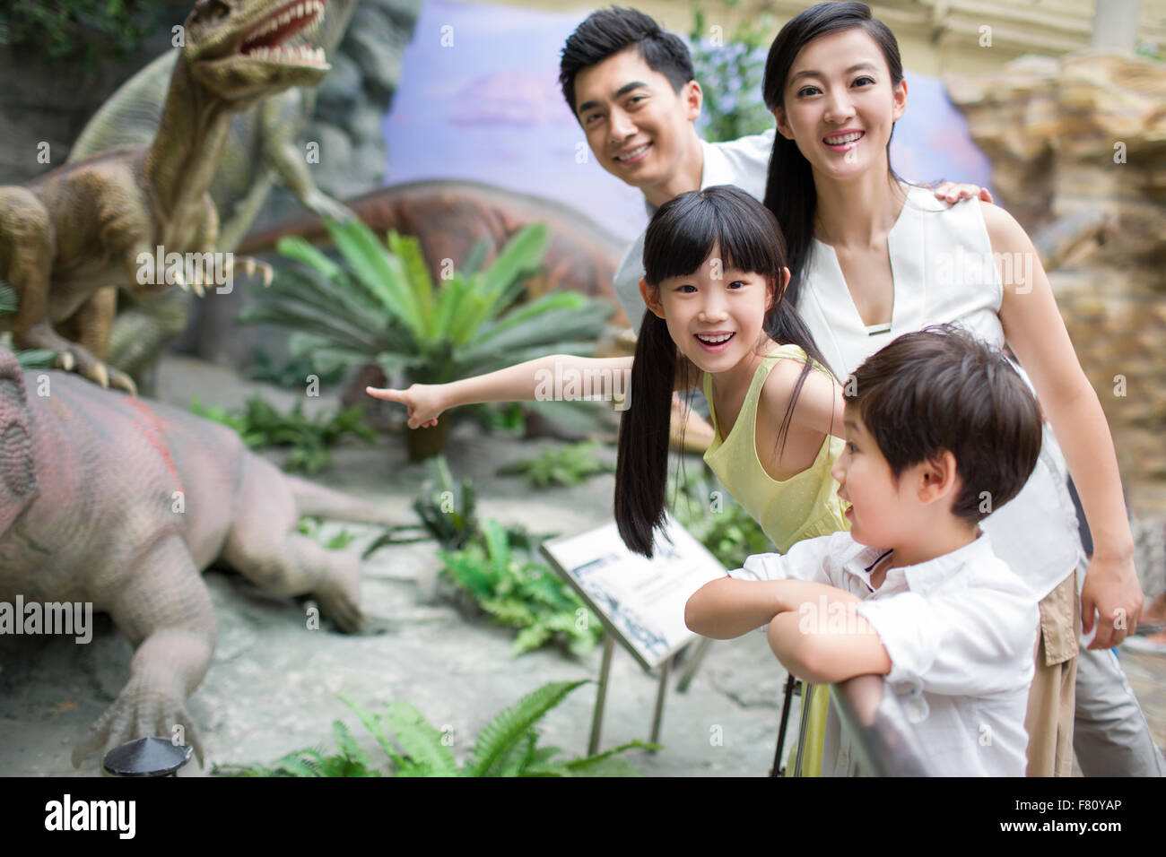 Museum family activities hi-res stock photography and images - Alamy