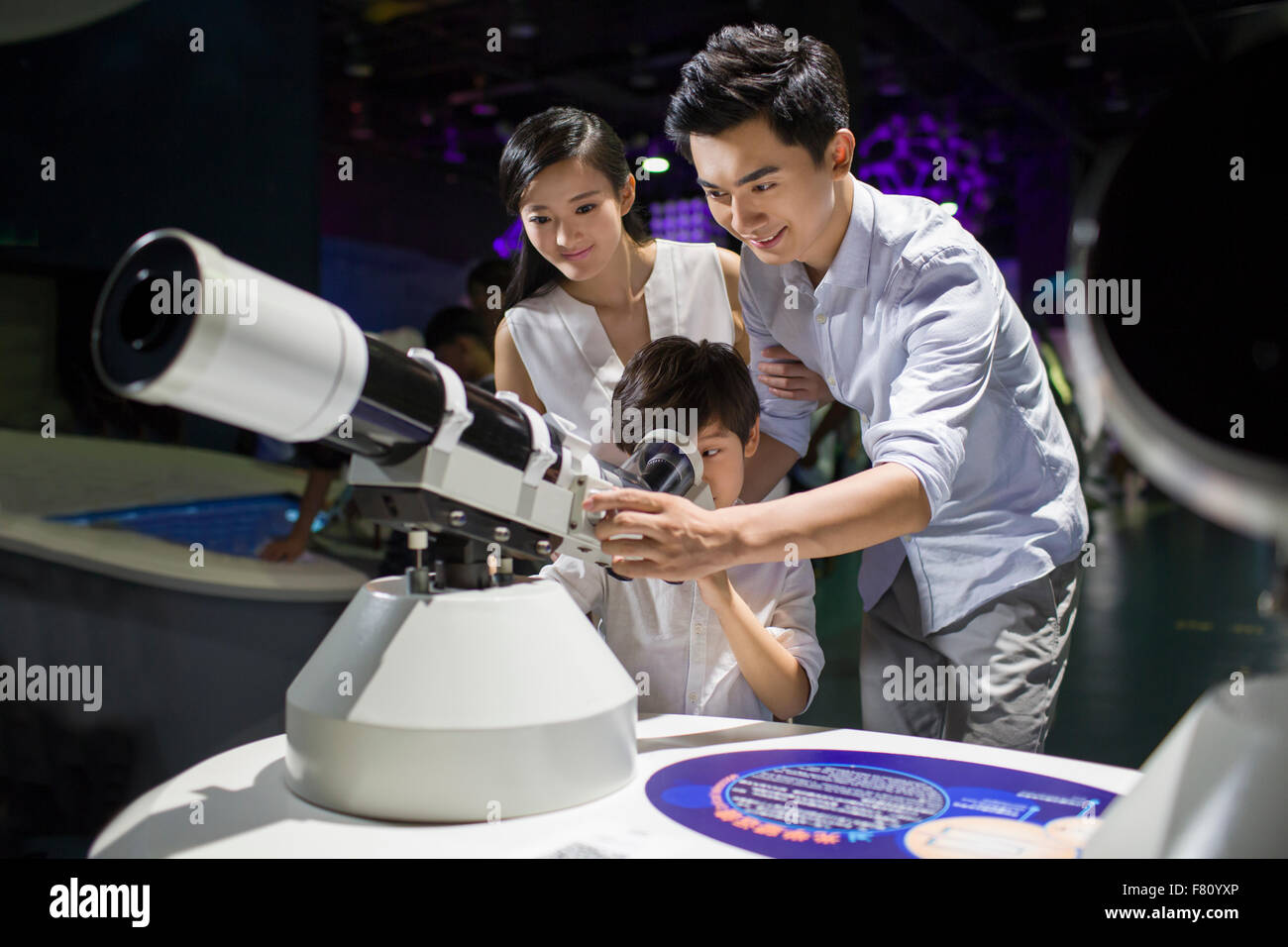 Father son with telescope hi-res stock photography and images - Alamy