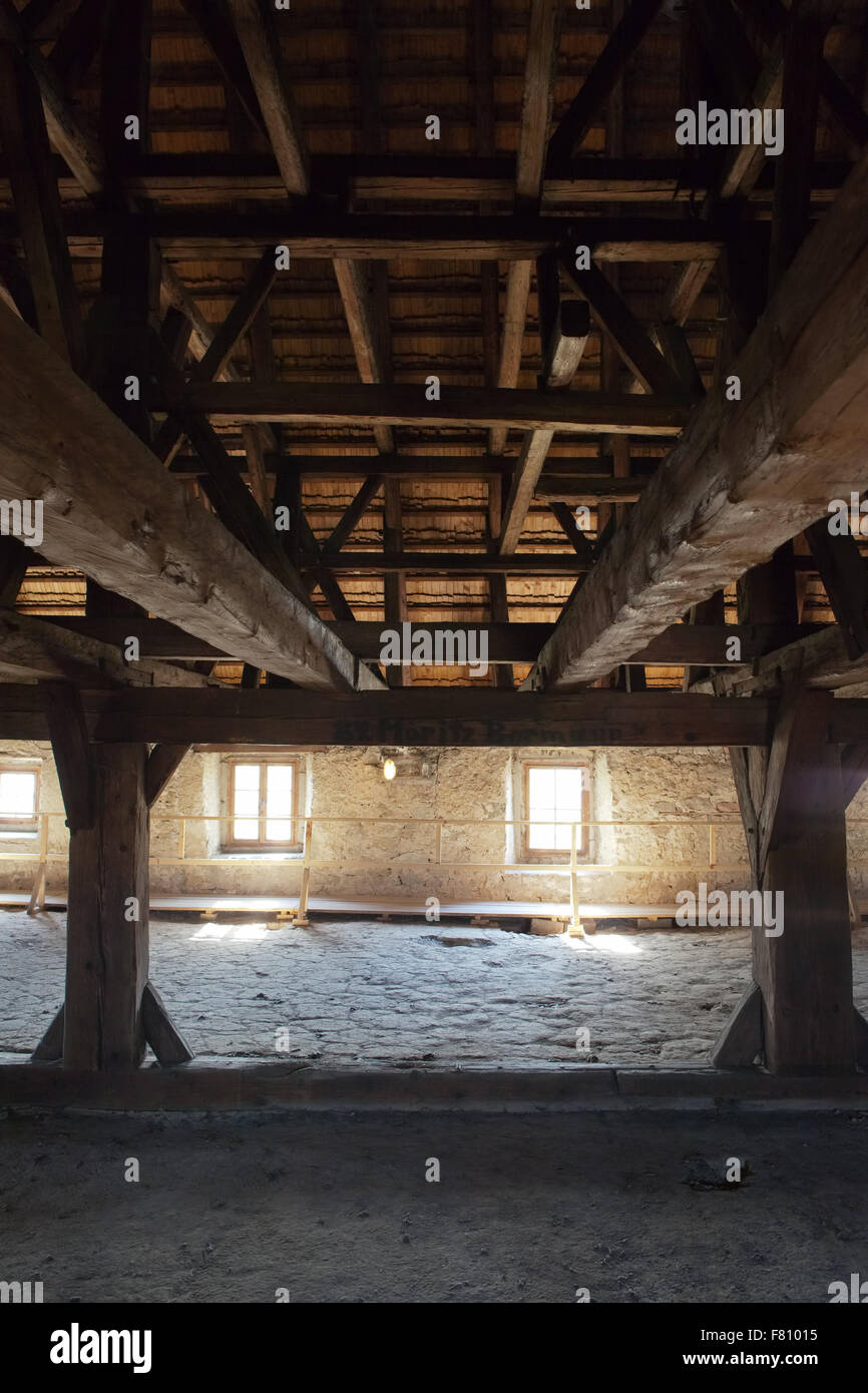 Ceiling with beams hi-res stock photography and images - Alamy