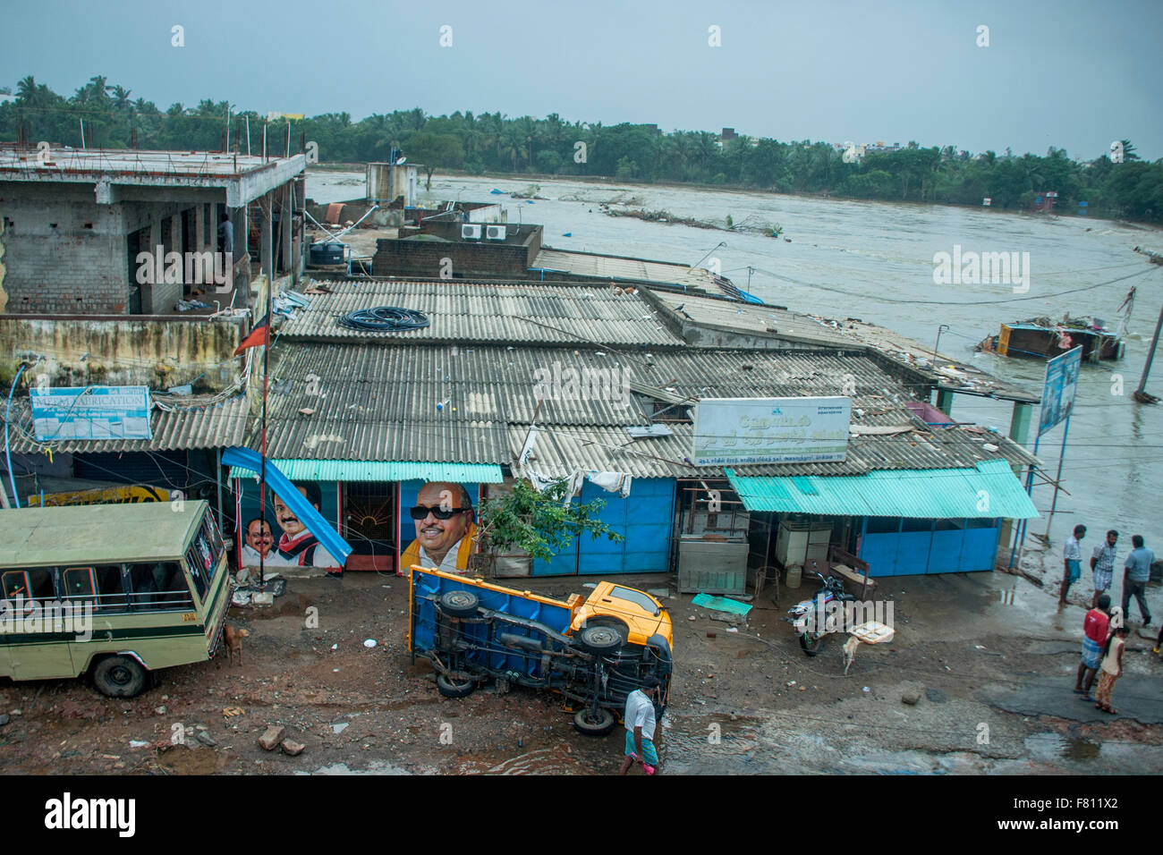Chennai, India. 3rd December, 2015. As Sembarambakkam lake in Chennai ...