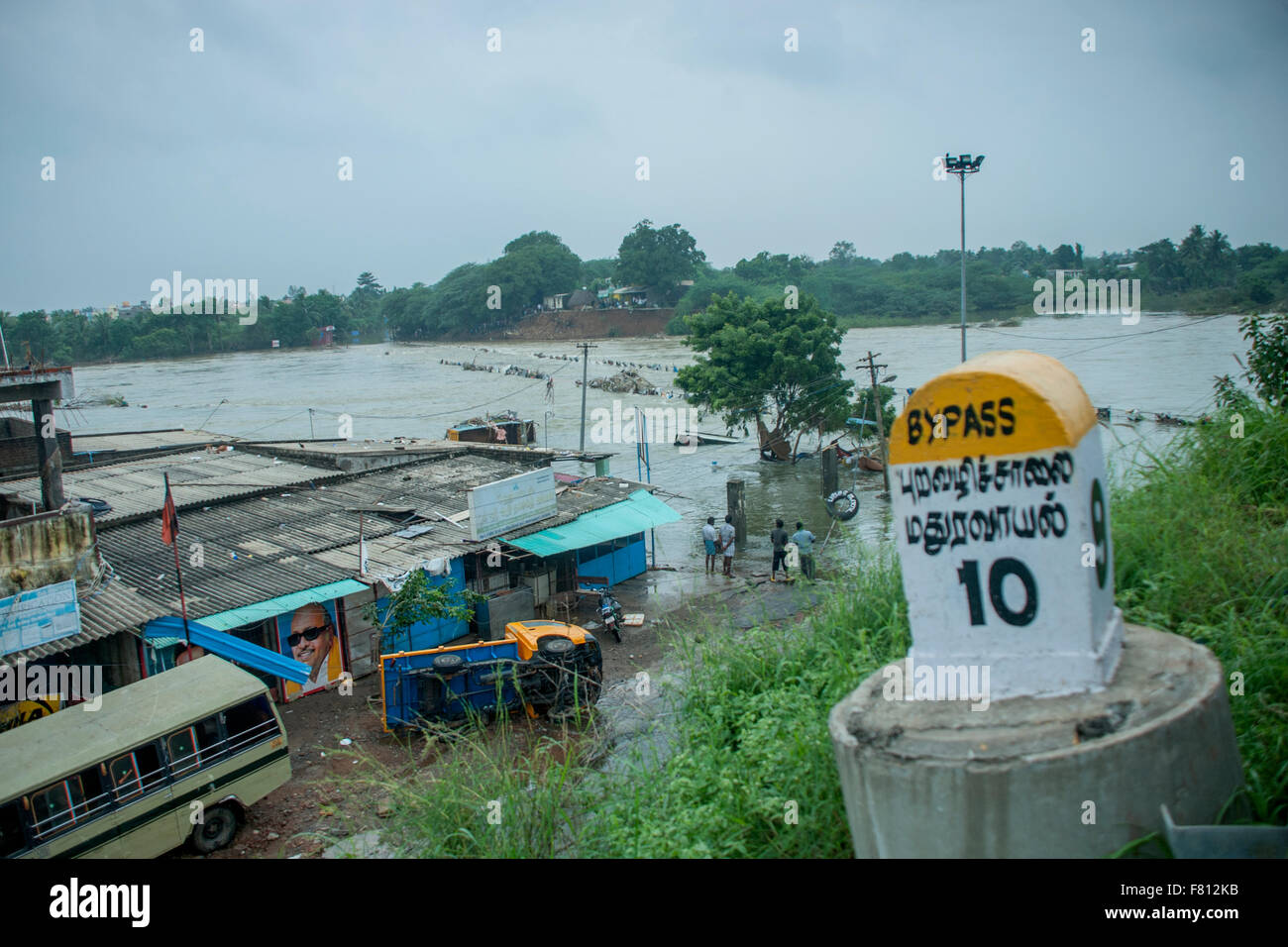 Chennai, India. 3rd December, 2015. As Sembarambakkam lake in Chennai ...