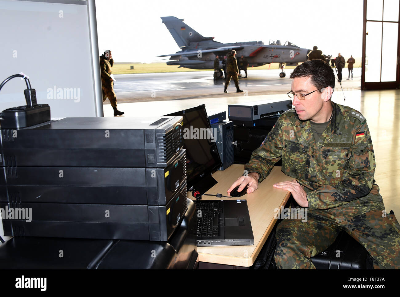 Jagel, Germany. 04th Dec, 2015. An air photo interpreter of the German ...