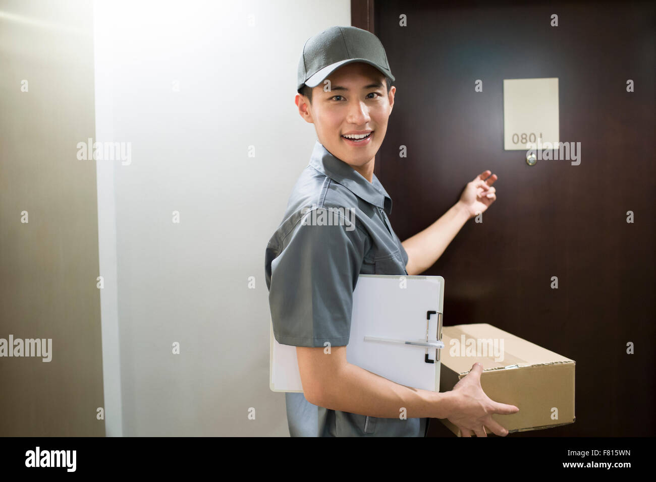 Delivery person door camera hi-res stock photography and images - Alamy