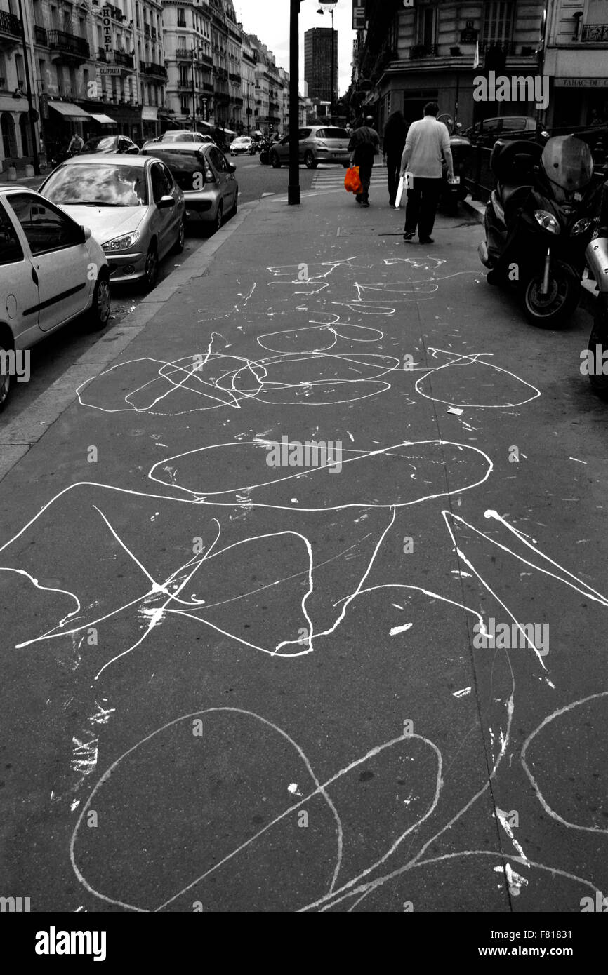 Graffiti on pavement, Paris Stock Photo - Alamy