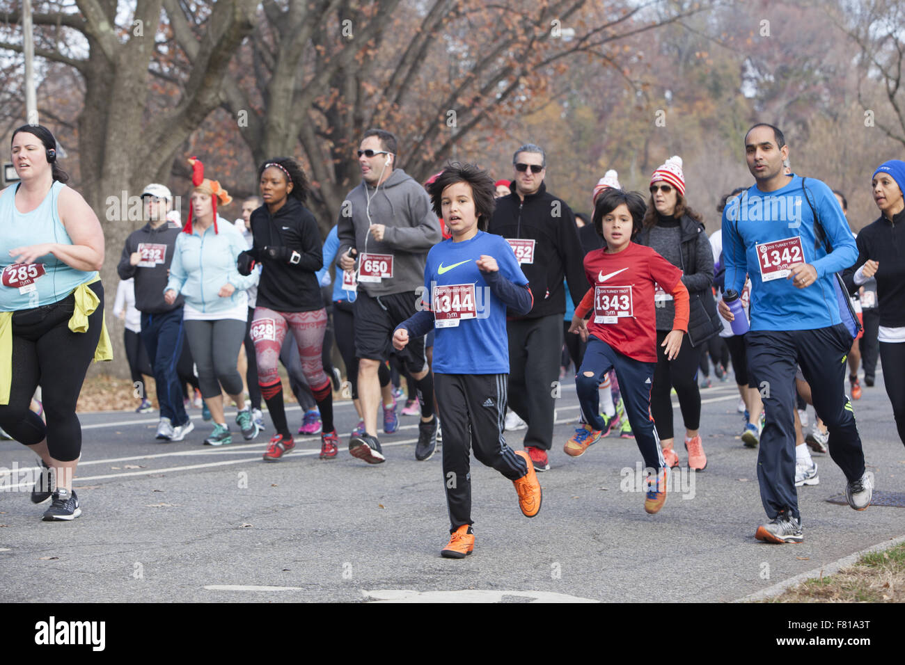 People running in the annual 'Turkey Trot" five mile run on ...