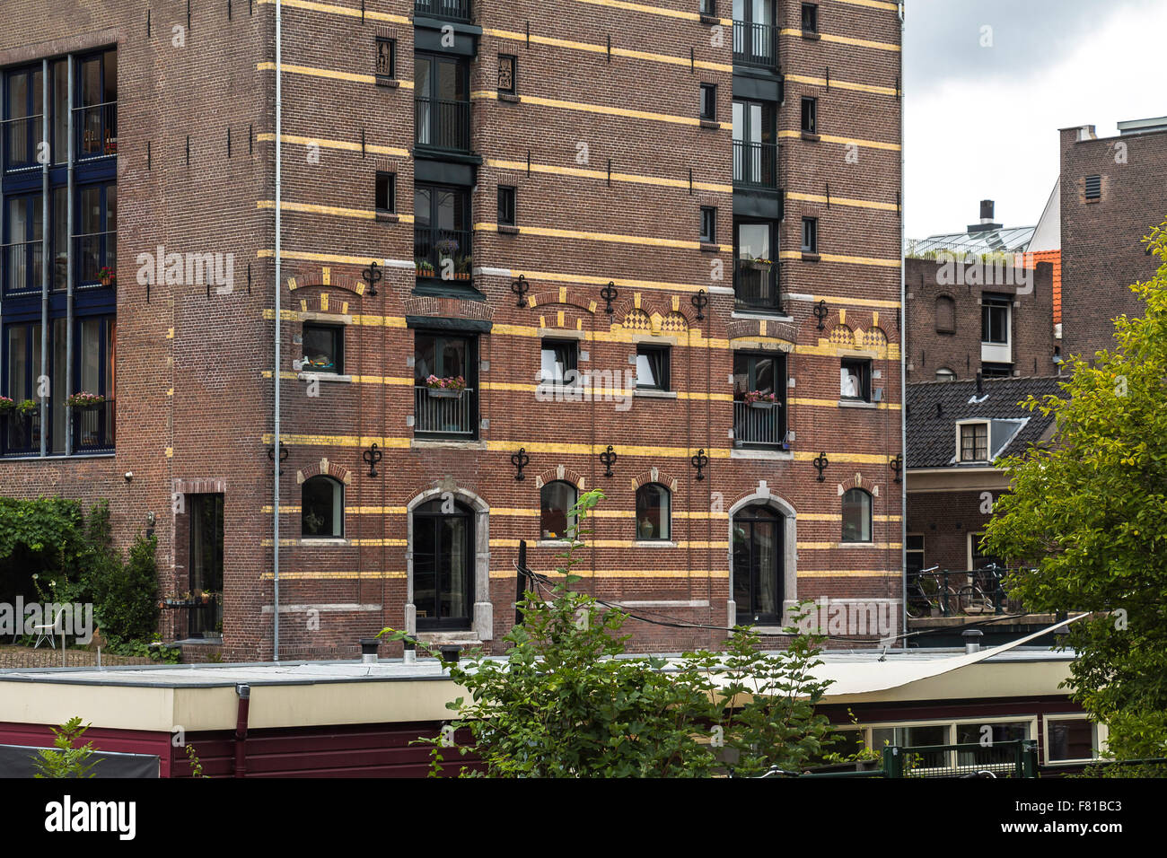Typical Amsterdam house on the river Stock Photo - Alamy