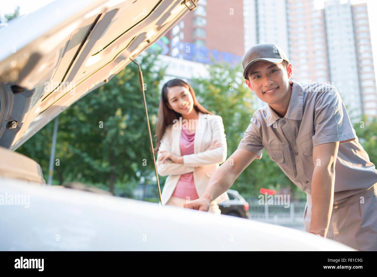 Auto mechanic and car owner Stock Photo - Alamy