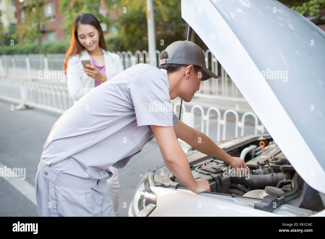 Auto mechanic and car owner Stock Photo - Alamy